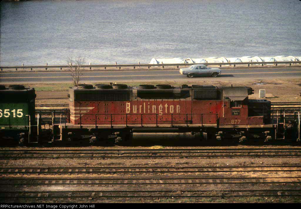 C&S SD40 #877 in CB&Q Chinese Red westbound at BN (CB&Q) Hoffman Ave